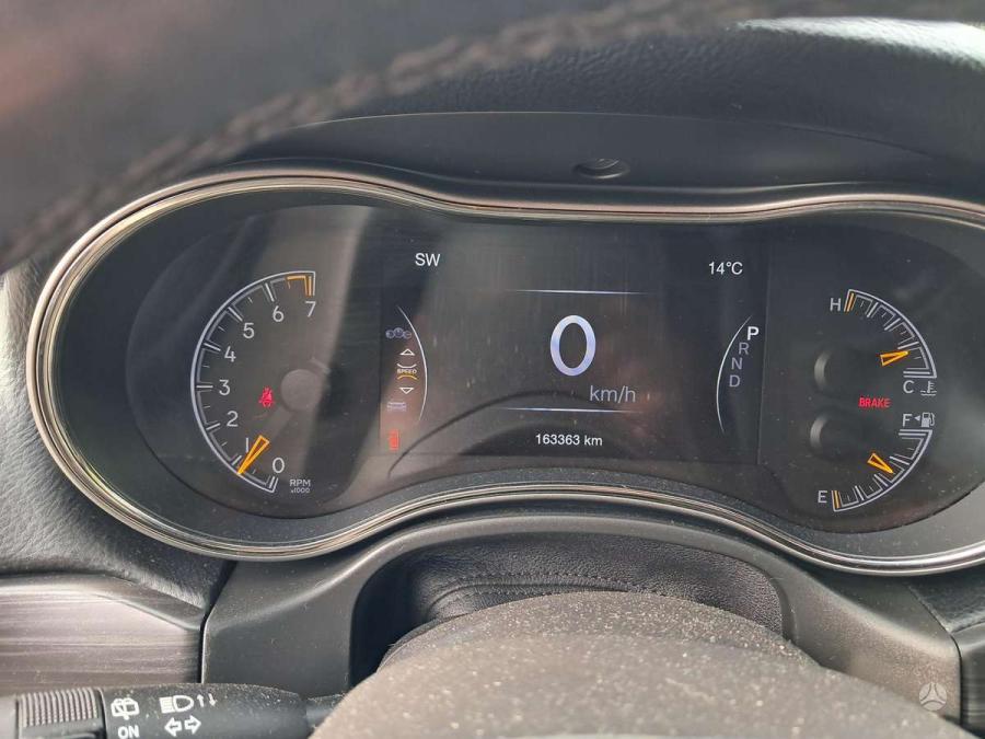 White Jeep Grand Cherokee 2020 in Plunge, with an engine capacity of 3.60 L and mileage of 163 thousand km for 24300 €, photo 10 on AUTOMOTO.COM.LV