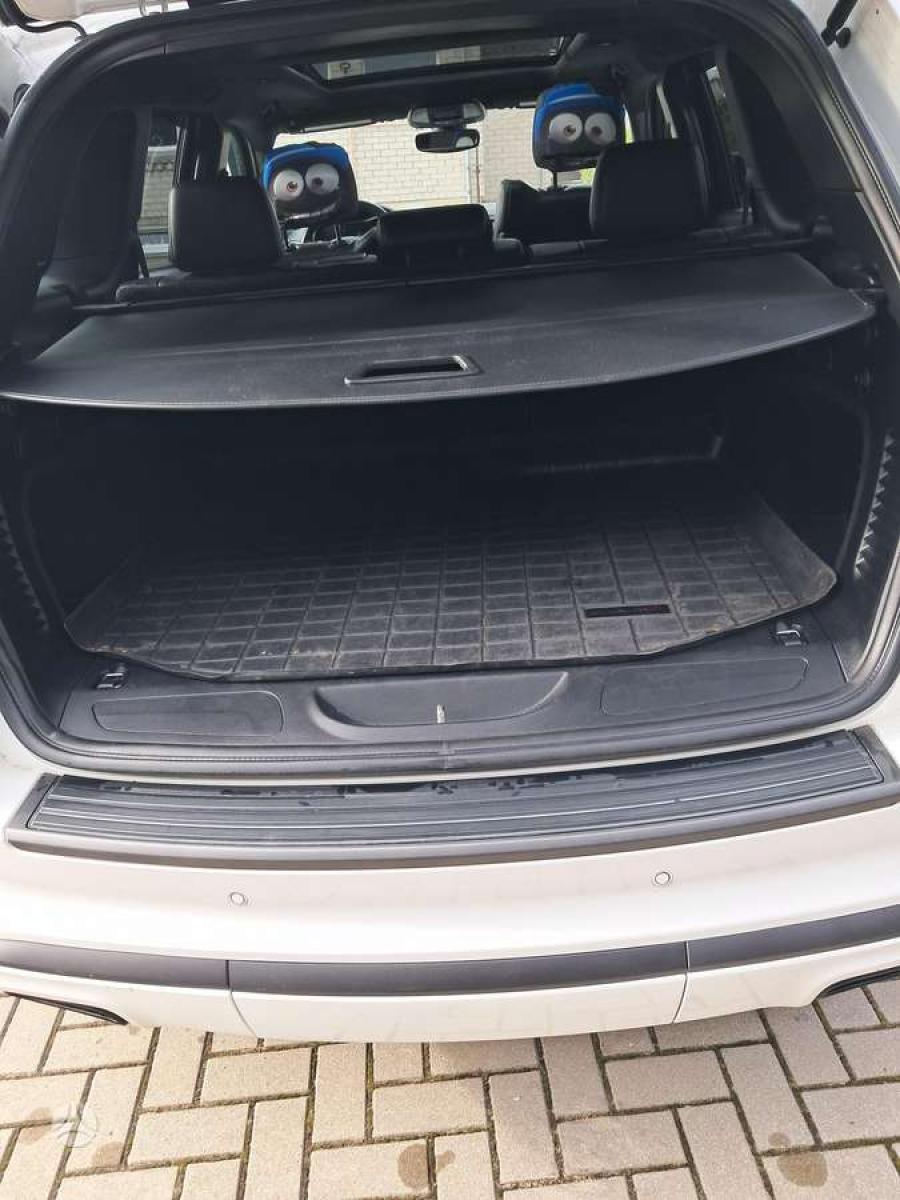 White Jeep Grand Cherokee 2020 in Plunge, with an engine capacity of 3.60 L and mileage of 163 thousand km for 24300 €, photo 15 on AUTOMOTO.COM.LV