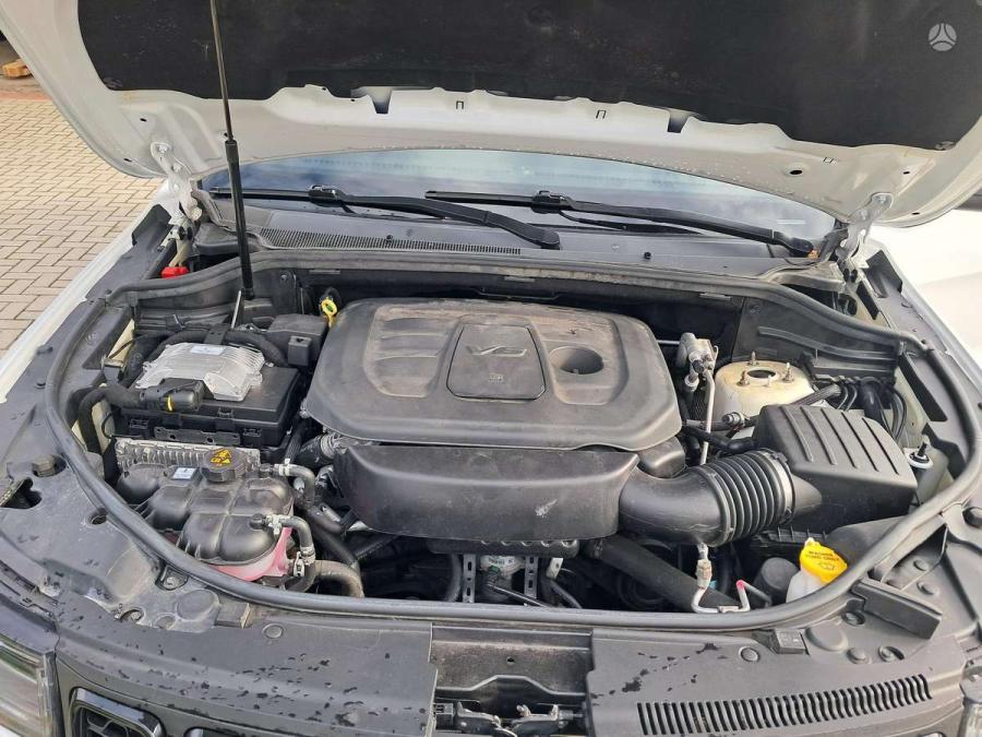 White Jeep Grand Cherokee 2020 in Plunge, with an engine capacity of 3.60 L and mileage of 163 thousand km for 24300 €, photo 19 on AUTOMOTO.COM.LV