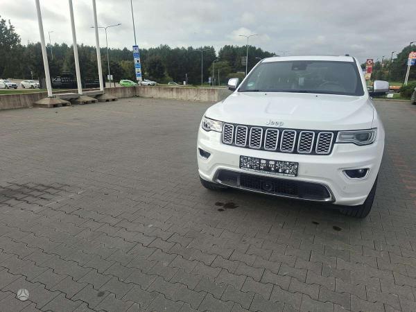 White Jeep Grand Cherokee 2020 in Utena, with an engine capacity of 2.99 L and mileage of 252 thousand km for 15300 €, photo 1 on AUTOMOTO.COM.LV