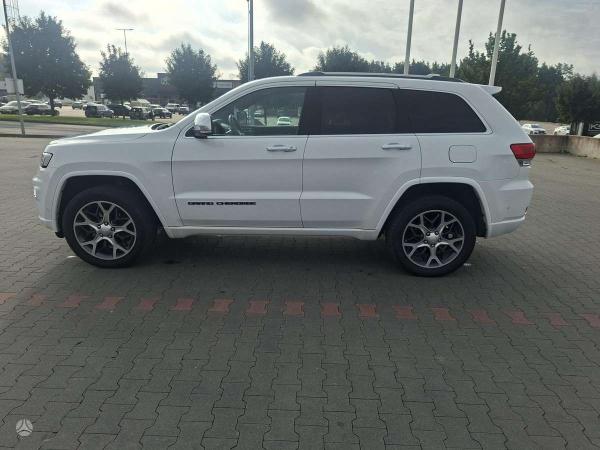 White Jeep Grand Cherokee 2020 in Utena, with an engine capacity of 2.99 L and mileage of 252 thousand km for 15300 €, photo 5 on AUTOMOTO.COM.LV