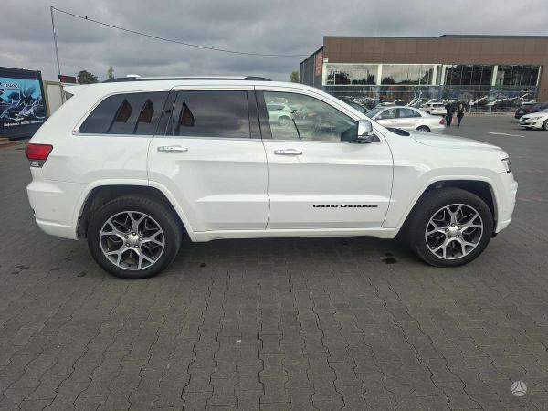 White Jeep Grand Cherokee 2020 in Utena, with an engine capacity of 2.99 L and mileage of 252 thousand km for 15300 €, photo 7 on AUTOMOTO.COM.LV