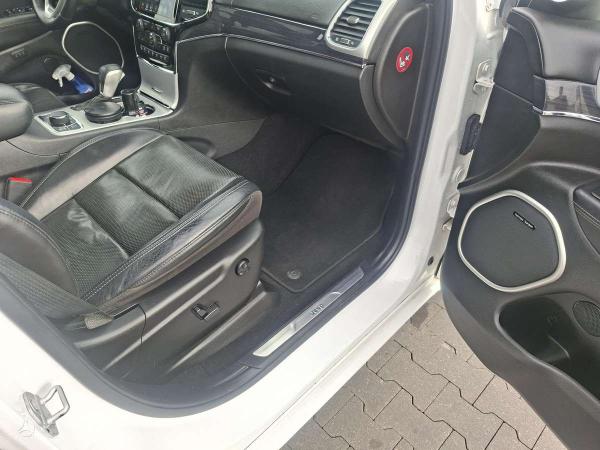 White Jeep Grand Cherokee 2020 in Utena, with an engine capacity of 2.99 L and mileage of 252 thousand km for 15300 €, photo 9 on AUTOMOTO.COM.LV