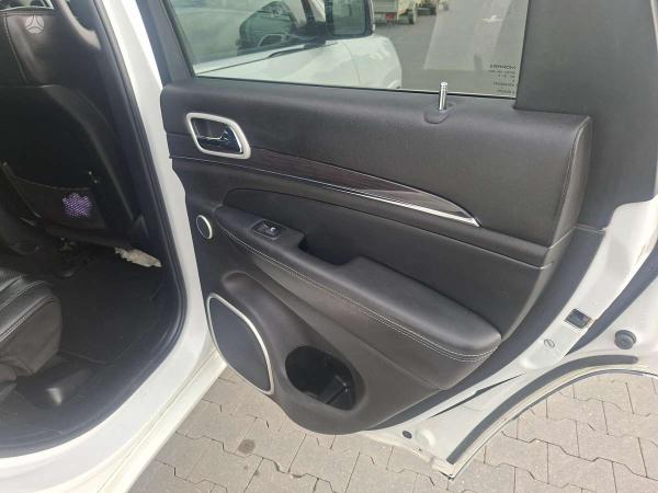 White Jeep Grand Cherokee 2020 in Utena, with an engine capacity of 2.99 L and mileage of 252 thousand km for 15300 €, photo 11 on AUTOMOTO.COM.LV