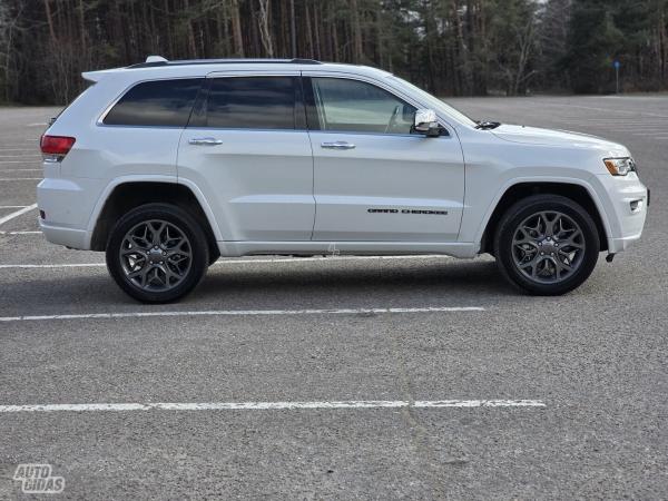 White Jeep Grand Cherokee 2021 in Klaipeda, with an engine capacity of 5.70 L and mileage of 98 thousand km for 23600 €, photo 4 on AUTOMOTO.COM.LV