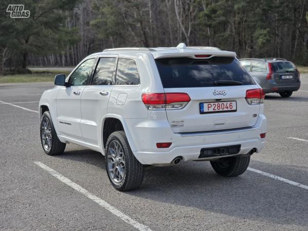 White Jeep Grand Cherokee 2021 in Klaipeda, with an engine capacity of 5.70 L and mileage of 98 thousand km for 23600 €, photo 7 on AUTOMOTO.COM.LV