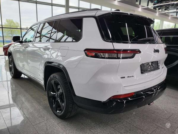 Balts Jeep Grand Cherokee 2021 Šauļi, ar dzinēja tilpumu 3.60 L un nobraukumu 82 tūkst. km par 30450 €, foto 4 vietnē AUTOMOTO.COM.LV