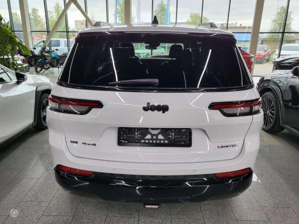 Balts Jeep Grand Cherokee 2021 Šauļi, ar dzinēja tilpumu 3.60 L un nobraukumu 82 tūkst. km par 30450 €, foto 5 vietnē AUTOMOTO.COM.LV