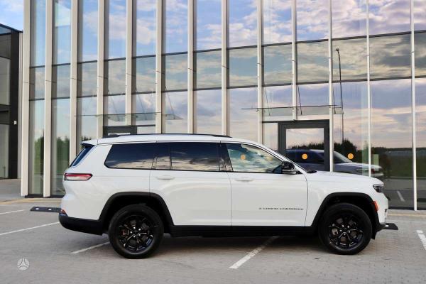 Balts Jeep Grand Cherokee 2021 Viļņa, ar dzinēja tilpumu 3.60 L un nobraukumu 55 tūkst. km par 28799 €, foto 5 vietnē AUTOMOTO.COM.LV