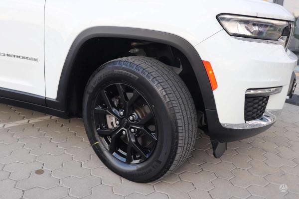 Balts Jeep Grand Cherokee 2021 Viļņa, ar dzinēja tilpumu 3.60 L un nobraukumu 55 tūkst. km par 28799 €, foto 8 vietnē AUTOMOTO.COM.LV