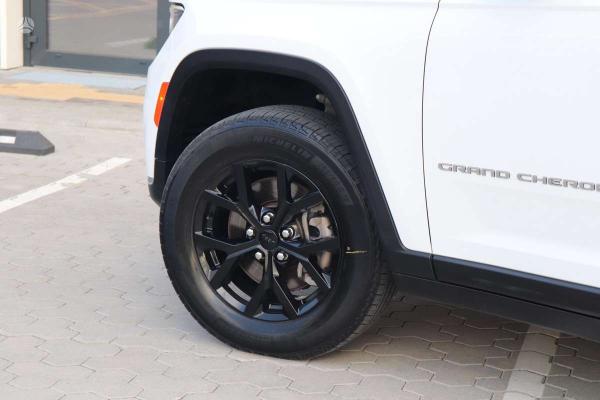 Balts Jeep Grand Cherokee 2021 Viļņa, ar dzinēja tilpumu 3.60 L un nobraukumu 55 tūkst. km par 28799 €, foto 10 vietnē AUTOMOTO.COM.LV