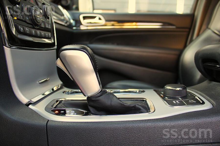 Balts Jeep Grand Cherokee 2021 Rīga, ar dzinēja tilpumu 3.00 L un nobraukumu 0 tūkst. km par 22950 €, foto 36 vietnē AUTOMOTO.COM.LV