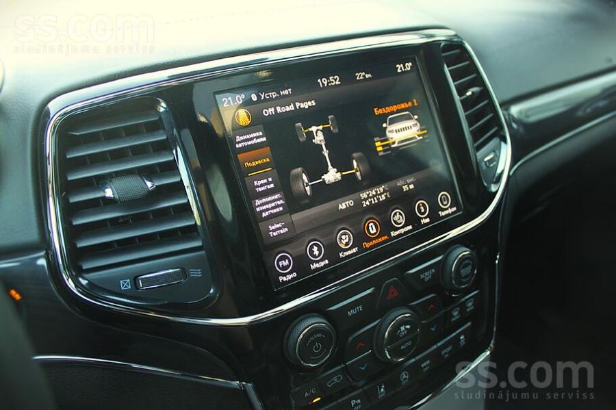 Balts Jeep Grand Cherokee 2021 Rīga, ar dzinēja tilpumu 3.00 L un nobraukumu 0 tūkst. km par 22950 €, foto 59 vietnē AUTOMOTO.COM.LV