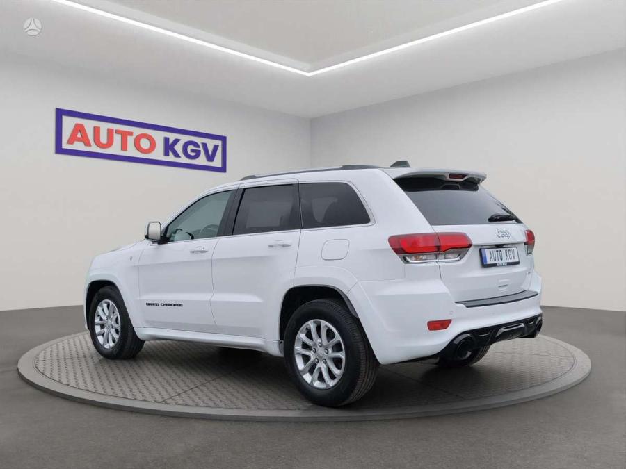 White Jeep Grand Cherokee 2021 in Vilnius, with an engine capacity of 3.60 L and mileage of 41 thousand km for 19999 €, photo 4 on AUTOMOTO.COM.LV