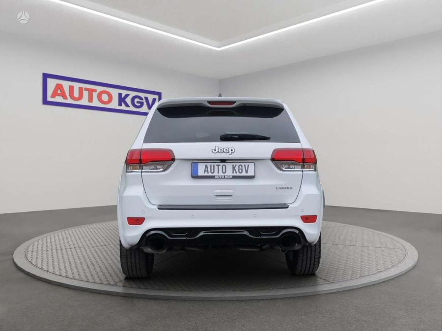 White Jeep Grand Cherokee 2021 in Vilnius, with an engine capacity of 3.60 L and mileage of 41 thousand km for 19999 €, photo 5 on AUTOMOTO.COM.LV