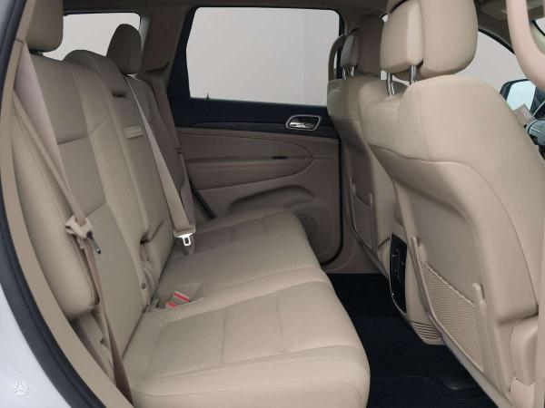 Balts Jeep Grand Cherokee 2021 Viļņa, ar dzinēja tilpumu 3.60 L un nobraukumu 41 tūkst. km par 19999 €, foto 9 vietnē AUTOMOTO.COM.LV