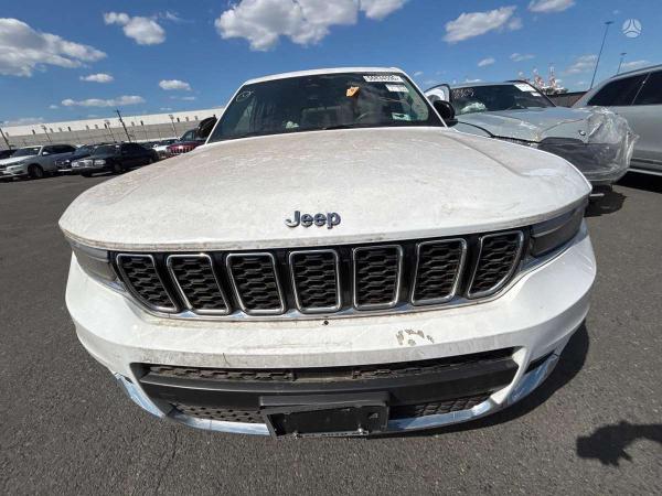 White Jeep Grand Cherokee 2021 in Ukmerge, with an engine capacity of 3.60 L and mileage of 25 thousand km for 16999 €, photo 3 on AUTOMOTO.COM.LV