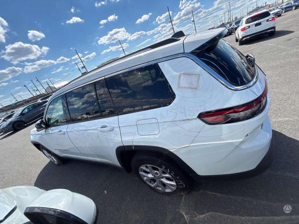 White Jeep Grand Cherokee 2021 in Ukmerge, with an engine capacity of 3.60 L and mileage of 25 thousand km for 16999 €, photo 10 on AUTOMOTO.COM.LV