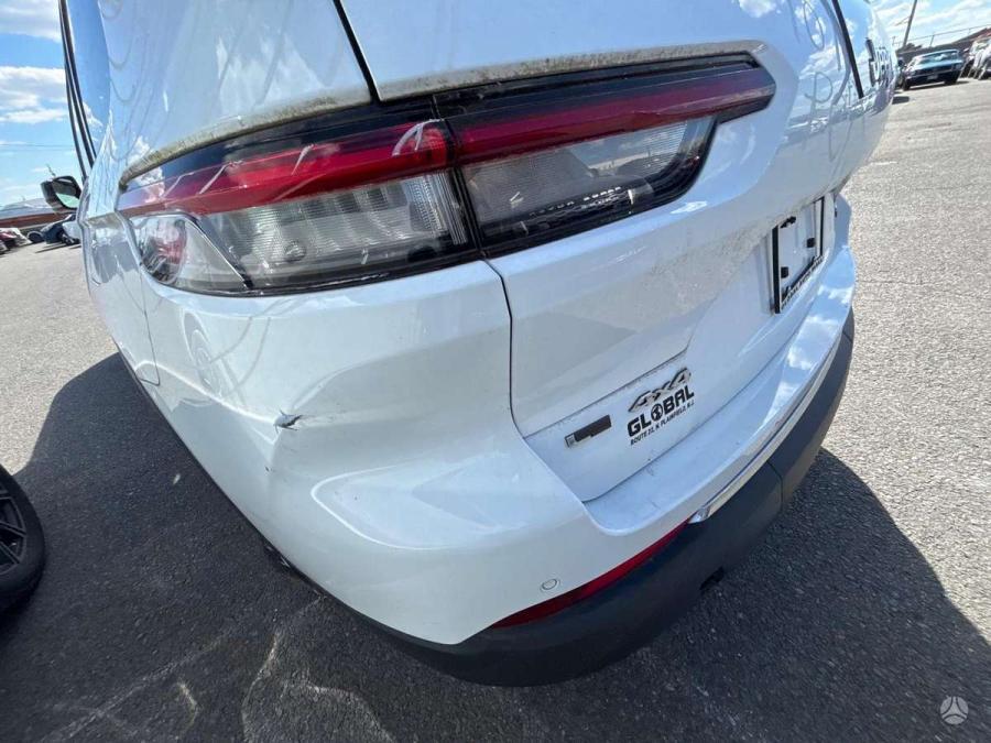 Balts Jeep Grand Cherokee 2021 Ukmergė, ar dzinēja tilpumu 3.60 L un nobraukumu 25 tūkst. km par 16999 €, foto 14 vietnē AUTOMOTO.COM.LV
