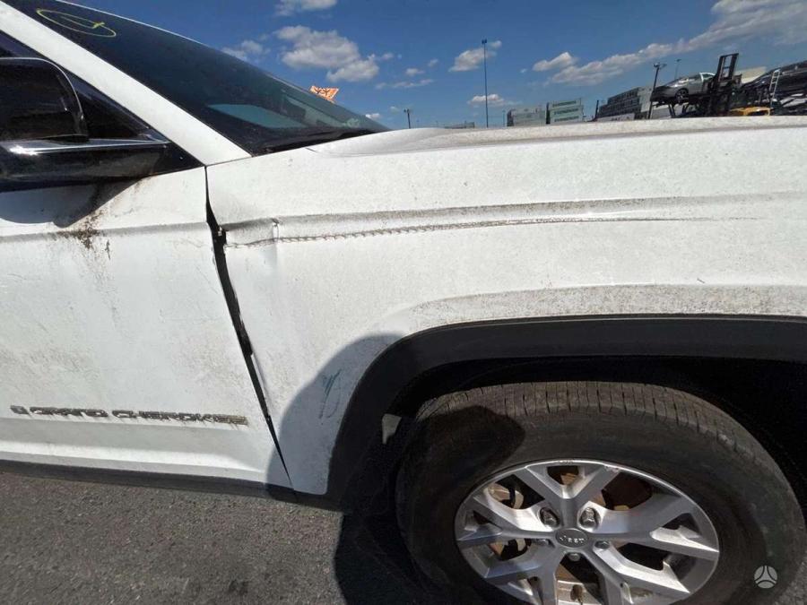Balts Jeep Grand Cherokee 2021 Ukmergė, ar dzinēja tilpumu 3.60 L un nobraukumu 25 tūkst. km par 16999 €, foto 20 vietnē AUTOMOTO.COM.LV