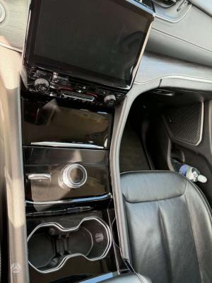 White Jeep Grand Cherokee 2021 in Vilnius, with an engine capacity of 3.60 L and mileage of 69 thousand km for 38000 €, photo 4 on AUTOMOTO.COM.LV