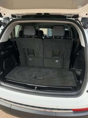 White Jeep Grand Cherokee 2021 in Vilnius, with an engine capacity of 3.60 L and mileage of 69 thousand km for 38000 €, photo 6 on AUTOMOTO.COM.LV