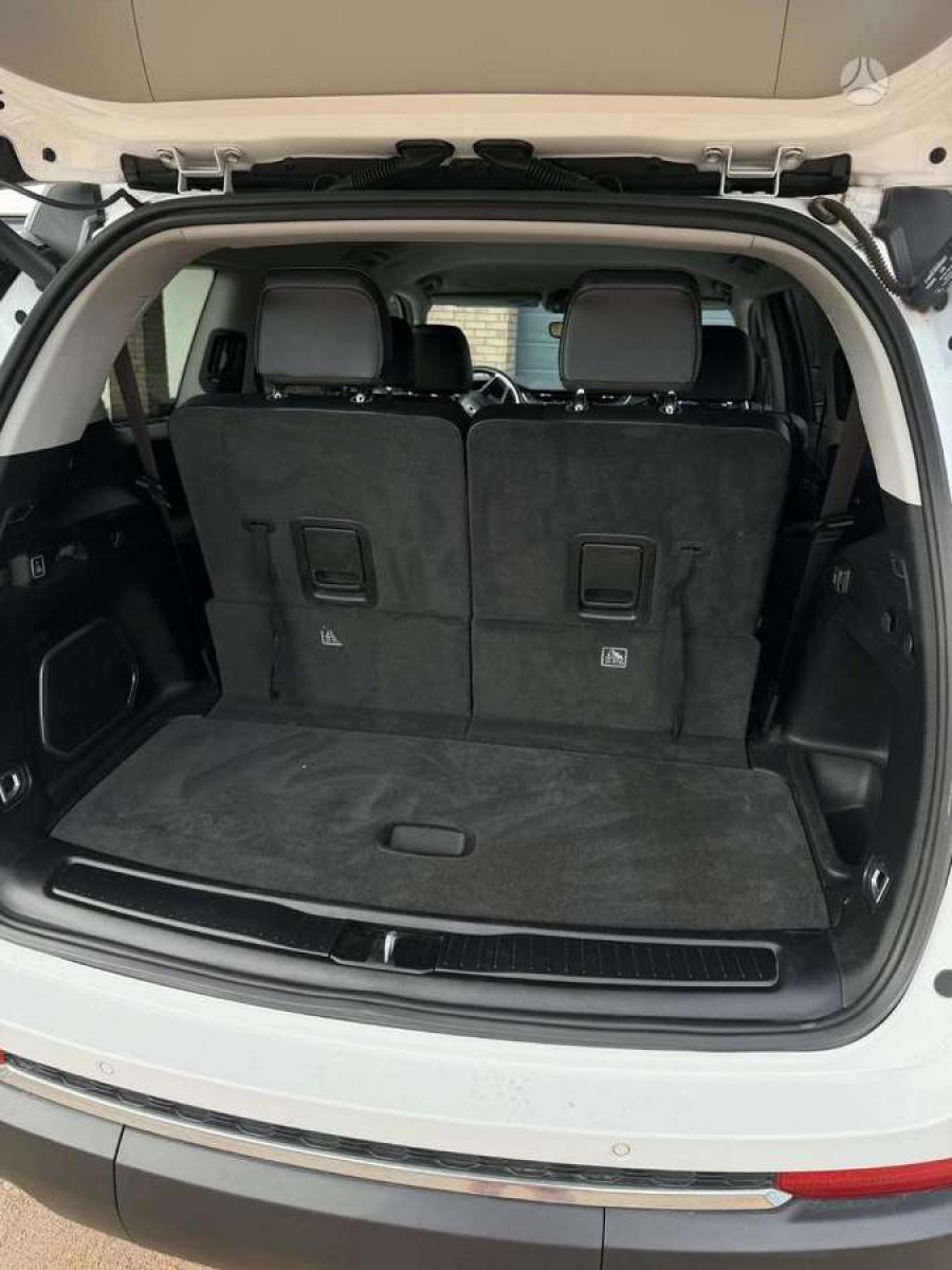 White Jeep Grand Cherokee 2021 in Vilnius, with an engine capacity of 3.60 L and mileage of 69 thousand km for 38000 €, photo 6 on AUTOMOTO.COM.LV