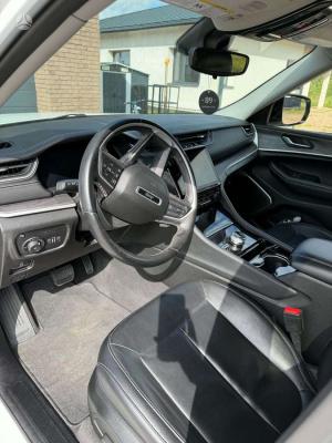 White Jeep Grand Cherokee 2021 in Vilnius, with an engine capacity of 3.60 L and mileage of 69 thousand km for 38000 €, photo 7 on AUTOMOTO.COM.LV