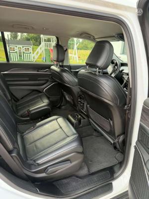 White Jeep Grand Cherokee 2021 in Vilnius, with an engine capacity of 3.60 L and mileage of 69 thousand km for 38000 €, photo 9 on AUTOMOTO.COM.LV