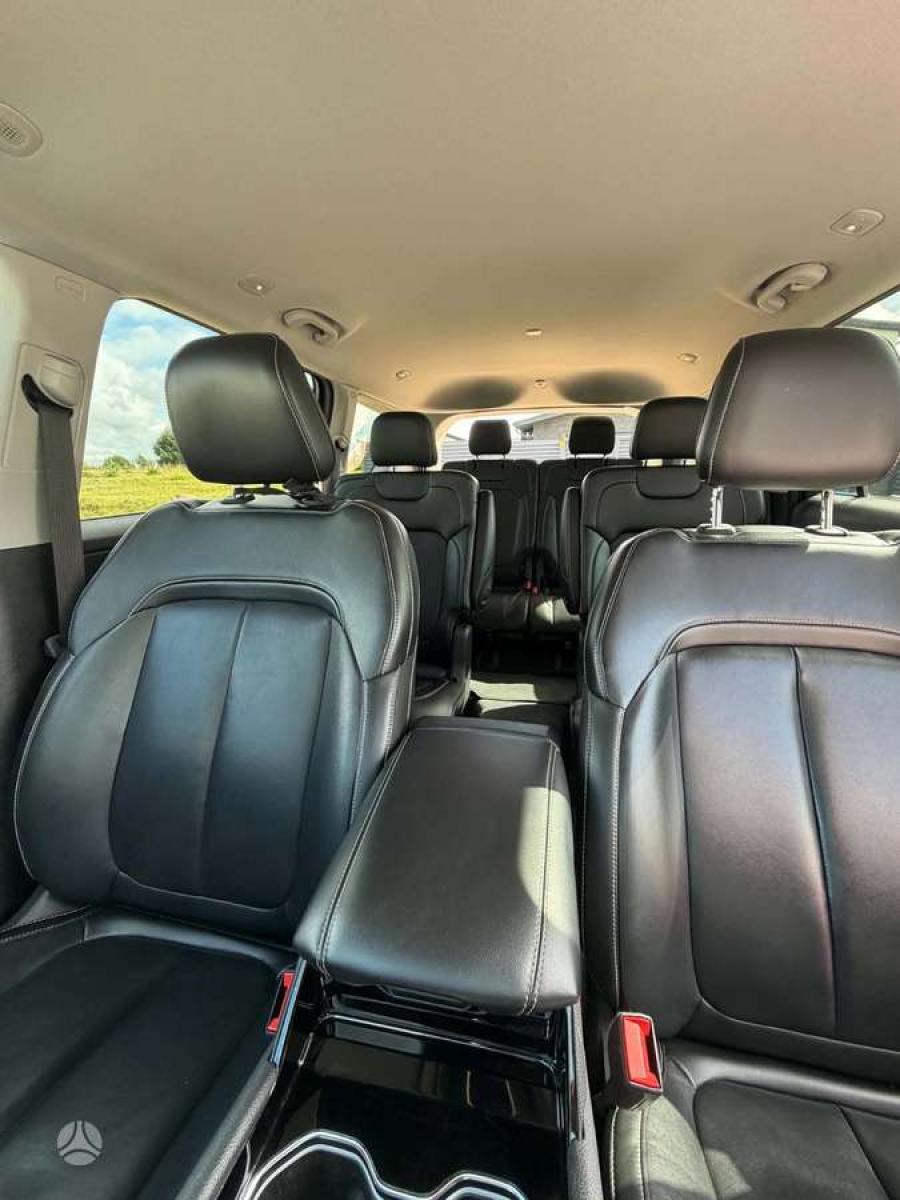 White Jeep Grand Cherokee 2021 in Vilnius, with an engine capacity of 3.60 L and mileage of 69 thousand km for 38000 €, photo 11 on AUTOMOTO.COM.LV