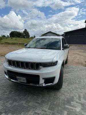 White Jeep Grand Cherokee 2021 in Vilnius, with an engine capacity of 3.60 L and mileage of 69 thousand km for 38000 €, photo 14 on AUTOMOTO.COM.LV
