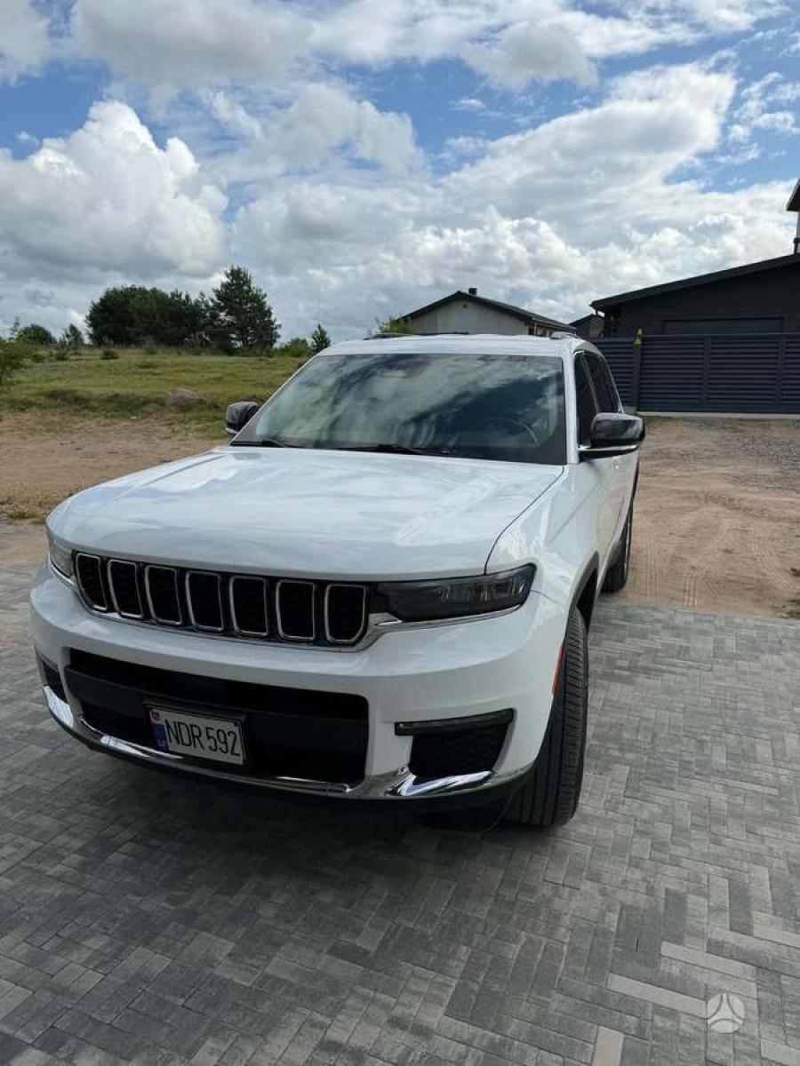 White Jeep Grand Cherokee 2021 in Vilnius, with an engine capacity of 3.60 L and mileage of 69 thousand km for 38000 €, photo 14 on AUTOMOTO.COM.LV