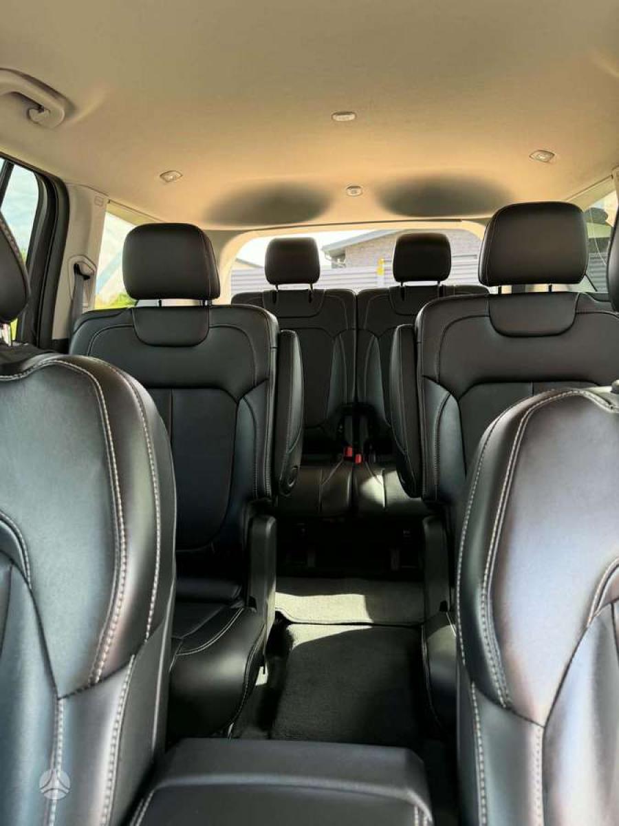 White Jeep Grand Cherokee 2021 in Vilnius, with an engine capacity of 3.60 L and mileage of 69 thousand km for 38000 €, photo 16 on AUTOMOTO.COM.LV