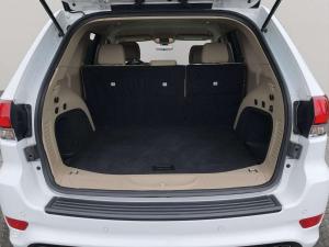 Balts Jeep Grand Cherokee 2021 Viļņa, ar dzinēja tilpumu 3.60 L un nobraukumu 41 tūkst. km par 19999 €, foto 11 vietnē AUTOMOTO.COM.LV