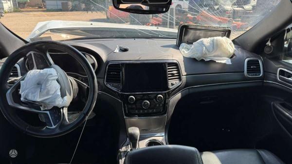 Balts Jeep Grand Cherokee 2021 Ukmergė, ar dzinēja tilpumu 3.60 L un nobraukumu 66 tūkst. km par 8499 €, foto 8 vietnē AUTOMOTO.COM.LV