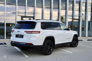 White Jeep Grand Cherokee 2021 in Vilnius, with an engine capacity of 3.60 L and mileage of 56 thousand km for 28499 €, photo  on AUTOMOTO.COM.LV