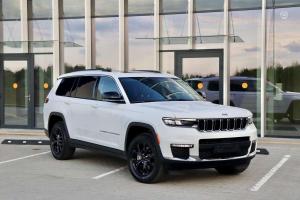 White Jeep Grand Cherokee 2021 in Vilnius, with an engine capacity of 3.60 L and mileage of 56 thousand km for 28499 €, photo 4 on AUTOMOTO.COM.LV