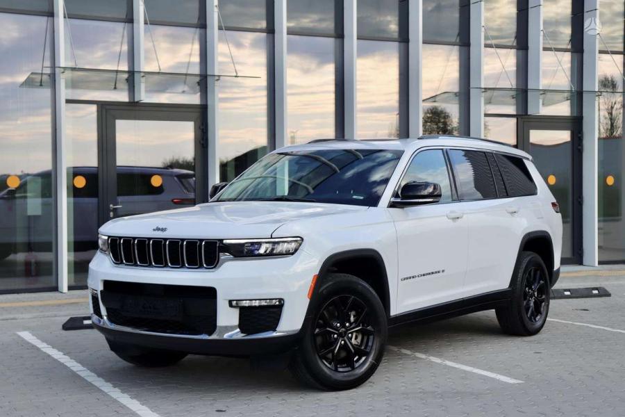 White Jeep Grand Cherokee 2021 in Vilnius, with an engine capacity of 3.60 L and mileage of 56 thousand km for 28499 €, photo 5 on AUTOMOTO.COM.LV