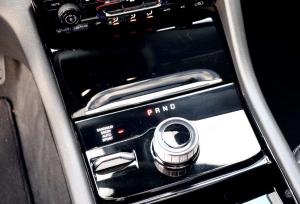 White Jeep Grand Cherokee 2021 in Vilnius, with an engine capacity of 3.60 L and mileage of 56 thousand km for 28499 €, photo 17 on AUTOMOTO.COM.LV