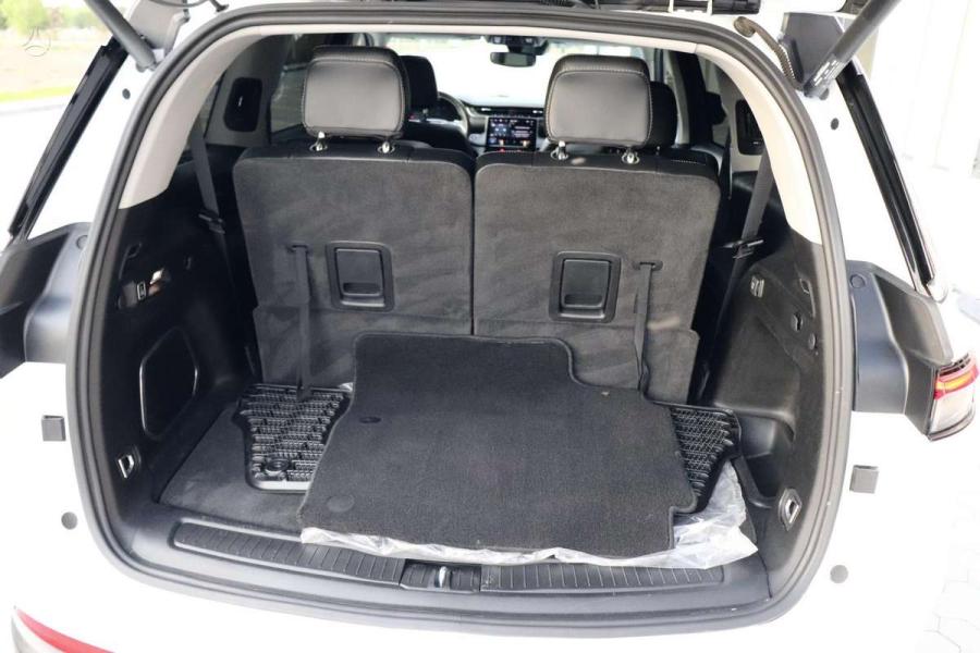 White Jeep Grand Cherokee 2021 in Vilnius, with an engine capacity of 3.60 L and mileage of 56 thousand km for 28499 €, photo 18 on AUTOMOTO.COM.LV
