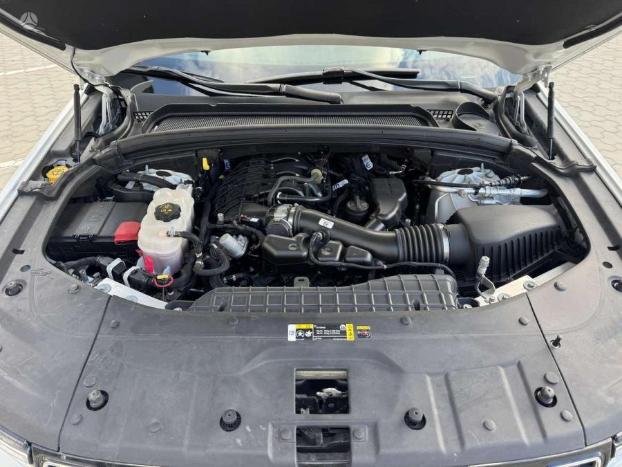 White Jeep Grand Cherokee 2021 in Vilnius, with an engine capacity of 3.60 L and mileage of 56 thousand km for 28499 €, photo 21 on AUTOMOTO.COM.LV