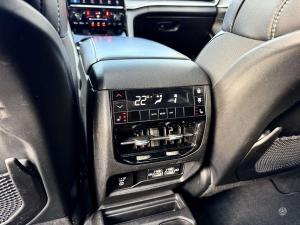 White Jeep Grand Cherokee 2021 in Vilnius, with an engine capacity of 3.60 L and mileage of 56 thousand km for 28499 €, photo 24 on AUTOMOTO.COM.LV