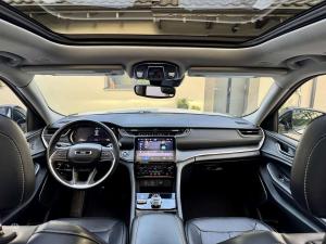 White Jeep Grand Cherokee 2021 in Vilnius, with an engine capacity of 3.60 L and mileage of 56 thousand km for 28499 €, photo 32 on AUTOMOTO.COM.LV