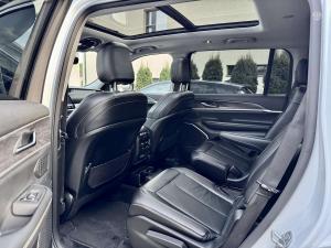 White Jeep Grand Cherokee 2021 in Vilnius, with an engine capacity of 3.60 L and mileage of 56 thousand km for 28499 €, photo 33 on AUTOMOTO.COM.LV