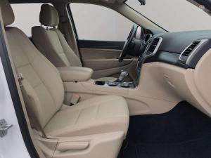 White Jeep Grand Cherokee 2021 in Vilnius, with an engine capacity of 3.60 L and mileage of 41 thousand km for 18999 €, photo 9 on AUTOMOTO.COM.LV