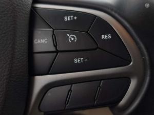 White Jeep Grand Cherokee 2021 in Vilnius, with an engine capacity of 3.60 L and mileage of 41 thousand km for 18999 €, photo 17 on AUTOMOTO.COM.LV