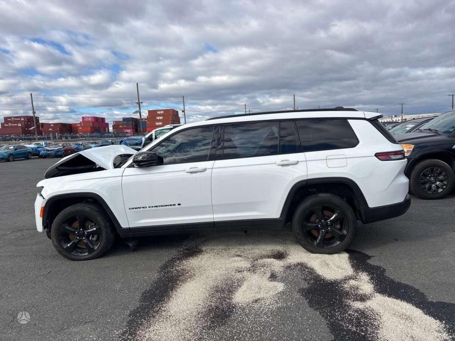 Balts Jeep Grand Cherokee 2022 Ukmergė, ar dzinēja tilpumu 3.60 L un nobraukumu 64 tūkst. km par 11450 €, foto 1 vietnē AUTOMOTO.COM.LV