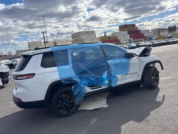 White Jeep Grand Cherokee 2022 in Ukmerge, with an engine capacity of 3.60 L and mileage of 64 thousand km for 11450 €, photo 5 on AUTOMOTO.COM.LV