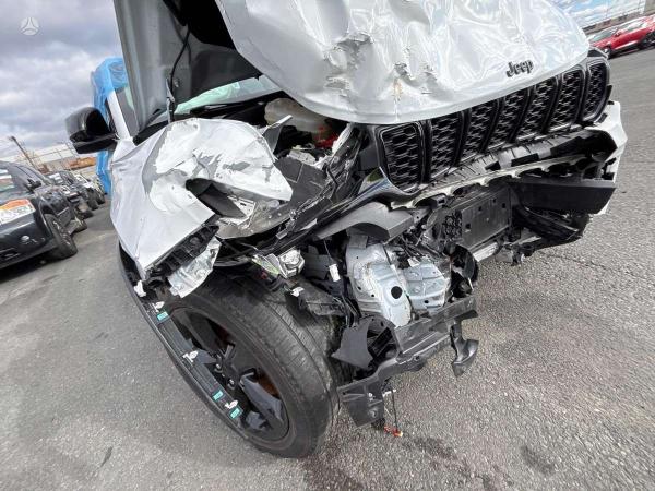 Balts Jeep Grand Cherokee 2022 Ukmergė, ar dzinēja tilpumu 3.60 L un nobraukumu 64 tūkst. km par 11450 €, foto 11 vietnē AUTOMOTO.COM.LV