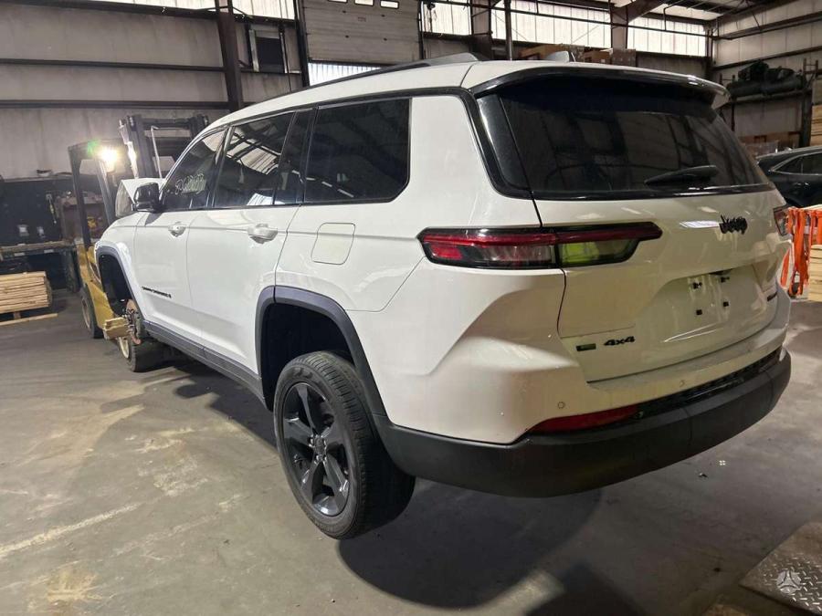Balts Jeep Grand Cherokee 2022 Ukmergė, ar dzinēja tilpumu 3.60 L un nobraukumu 64 tūkst. km par 11450 €, foto 34 vietnē AUTOMOTO.COM.LV